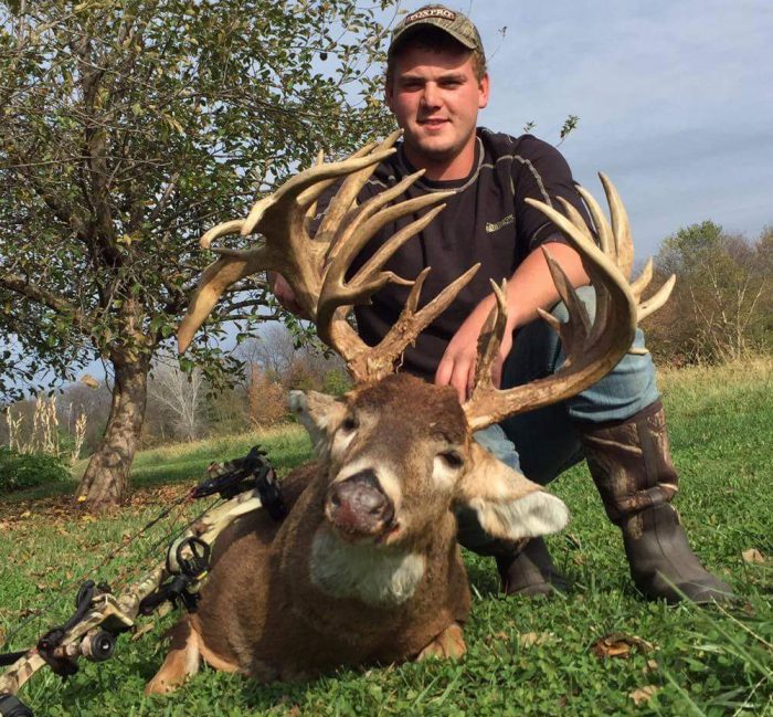 Jake Dierking Buck: 267-Inch Missouri Giant - Legendary Whitetails ...